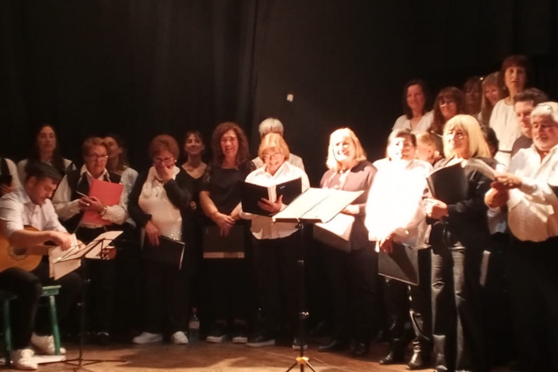 “Presentaron el IV tomo de Voces al papel en el marco del 143° aniversario de Pringles”