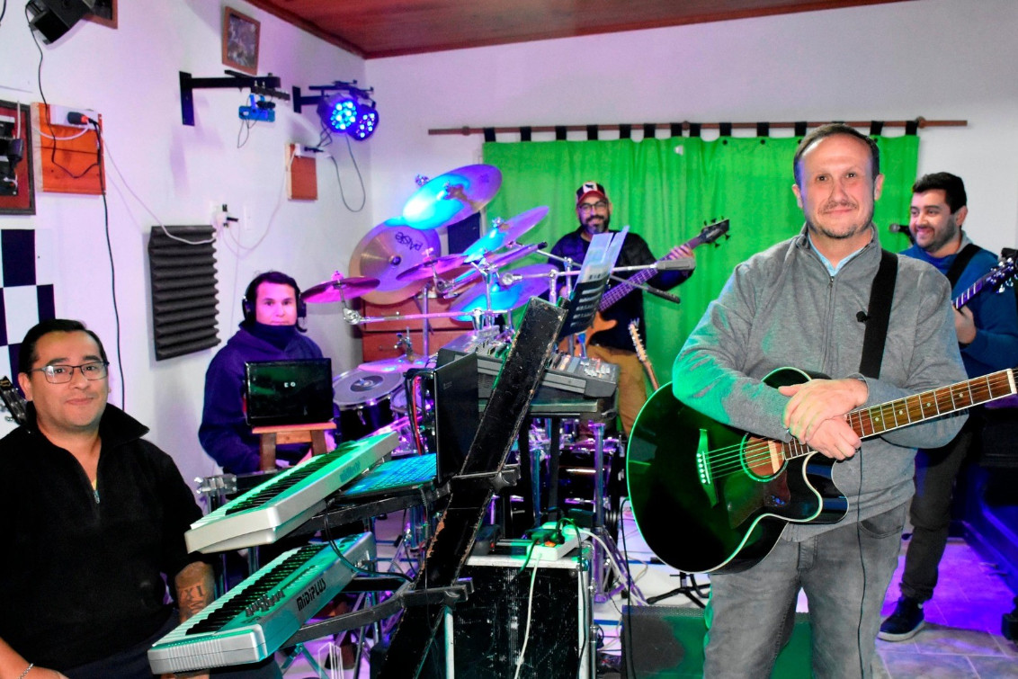 HOY SE PRESENTA LA BANDA TRIBUTO A LOS RANCHEROS