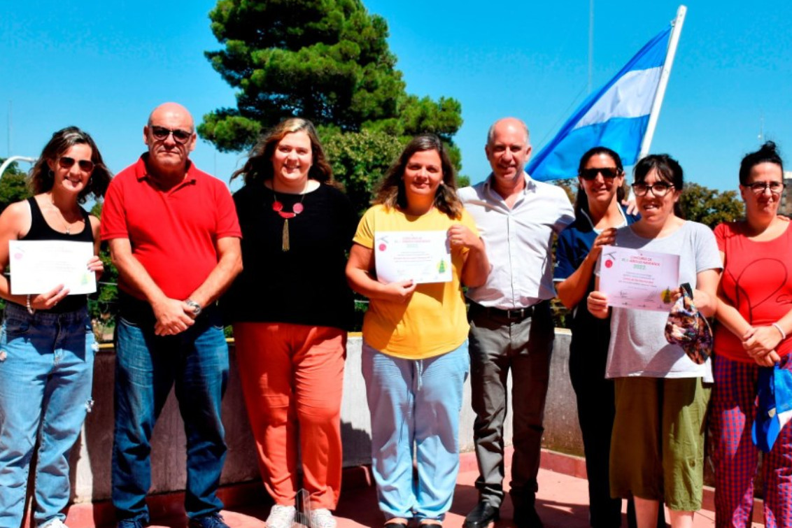 Los ganadores del Concurso Eco-Árboles Navideños 2022 recibieron sus ...