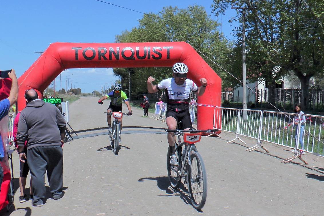 SALDUNGARAY: Ariel Wagner, de Olavarría, llegó primero en el Rural Bike