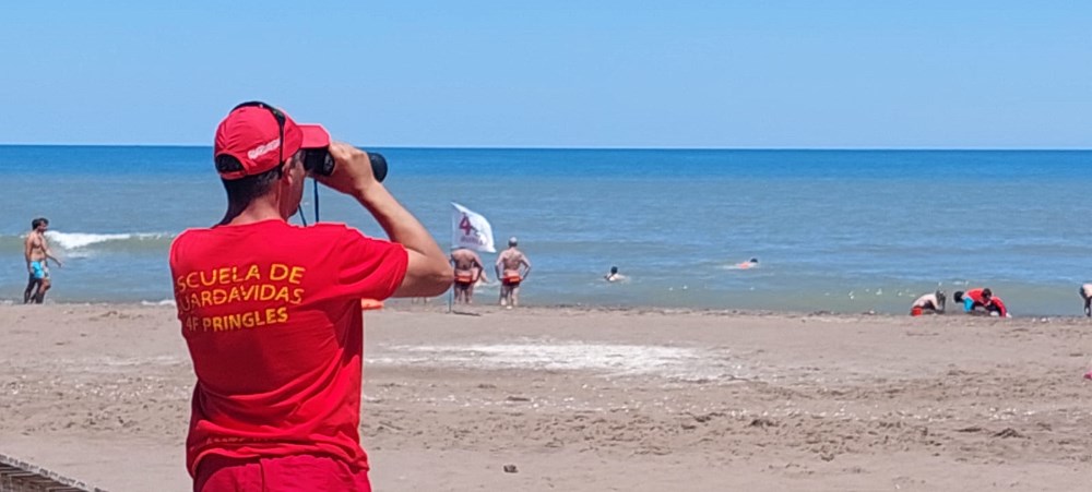 “Cuando el guardavidas recién se recibe, quiere hacer una o dos ...